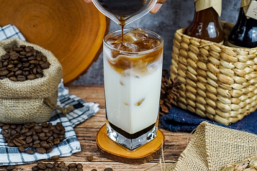 Langkah Mudah Membuat Kopi Gula Aren yang Nikmat Langkah Mudah Membuat Kopi Gula Aren yang Nikmat